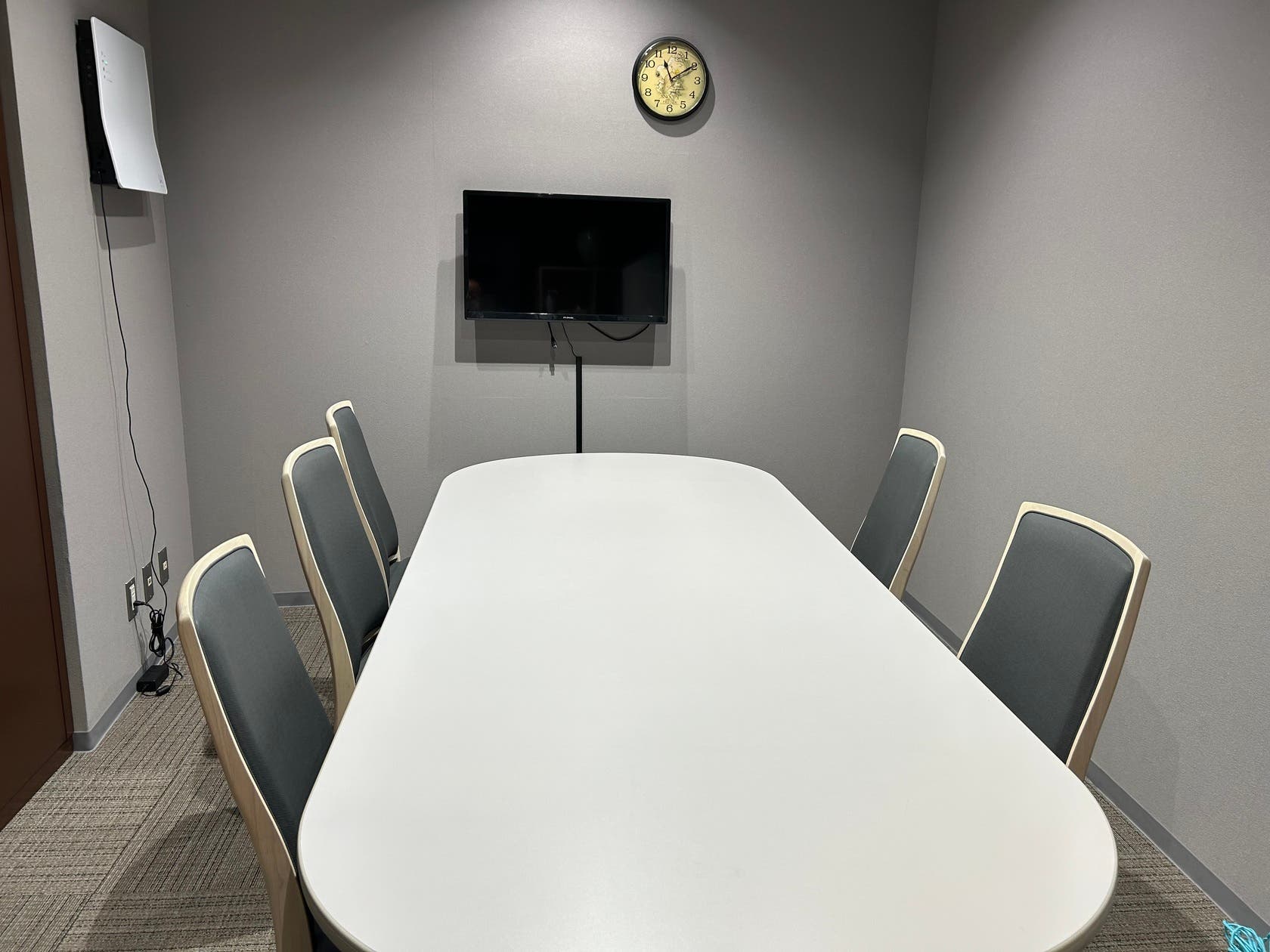 仙台駅から徒歩2分-会議室4-5名（有人受付対応）ルームEの写真1