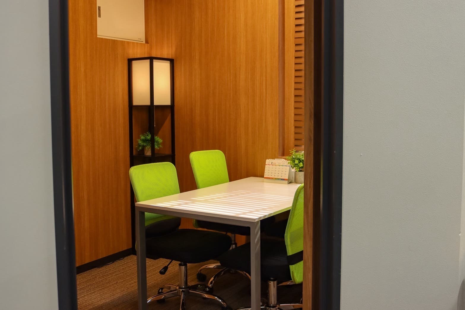 練馬駅から徒歩5分の貸し会議室 | 高速Wi-Fi / 印刷機 / ウォーターサーバーも無料で使える！の写真4