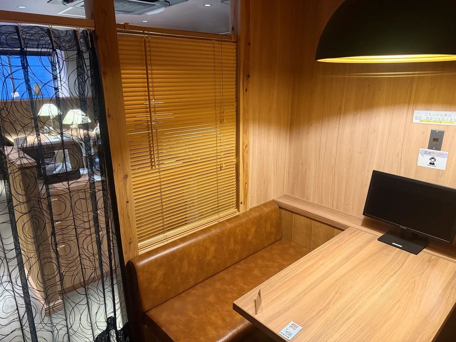 【4名BOX席B】五反田駅徒歩3分！フリードリンク/モニター/Wi-Fi/充電器/テレワークやWeb会議に最適の写真4