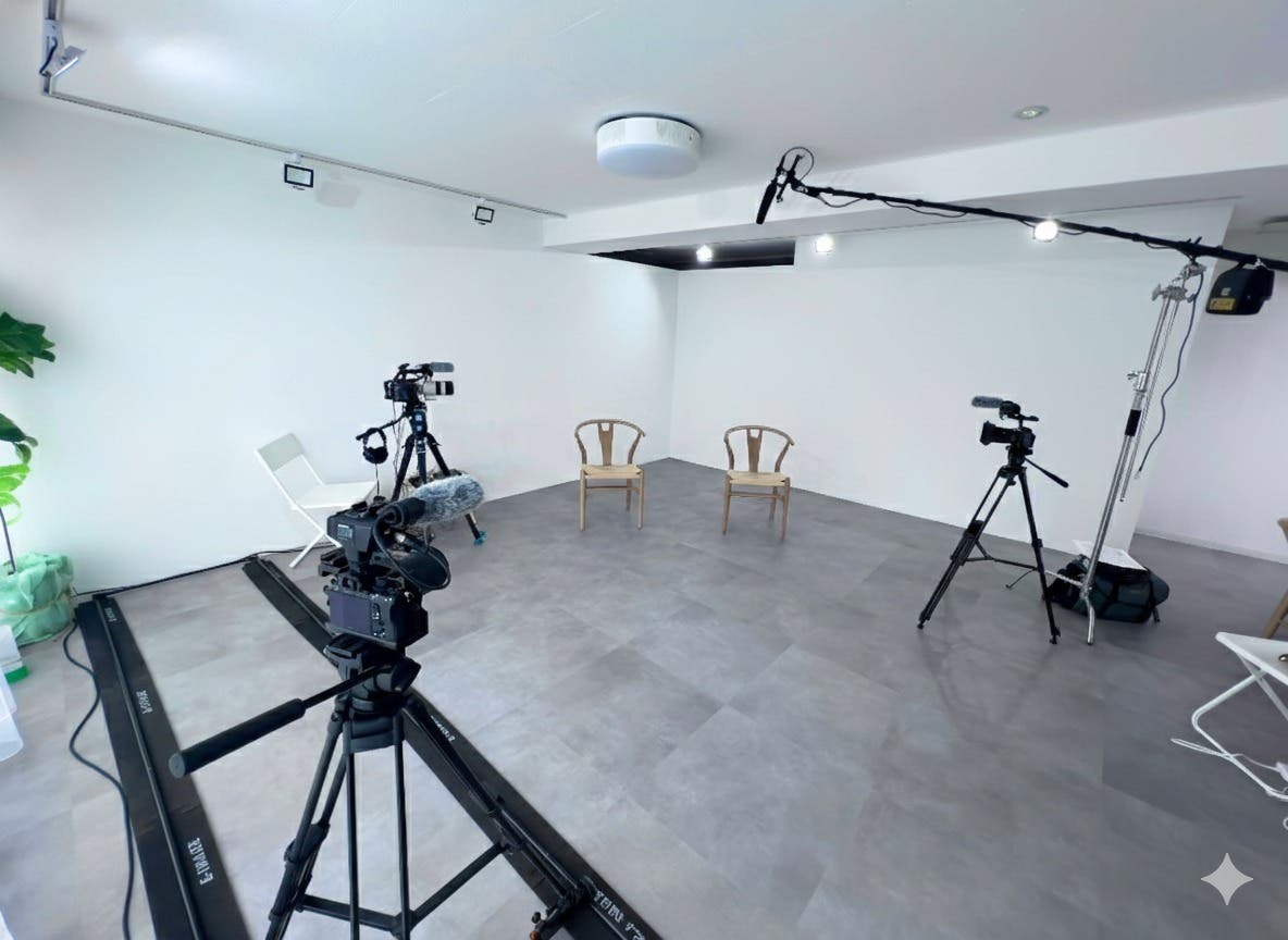【業界最安値】カメラ3台・照明機材付き【収録・撮影・配信・他】手ぶらで本格的な撮影が可能！本物が揃うレンタルスタジオの写真1