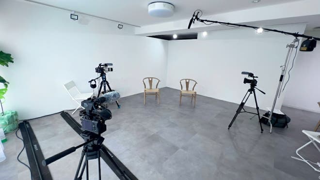 【業界最安値】カメラ3台・照明機材付き【収録・撮影・配信・他】手ぶらで本格的な撮影が可能!本物が揃うレンタルスタジオの写真1