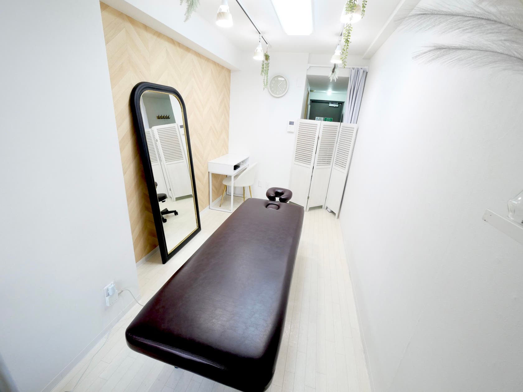 【JR新宿駅2分】新宿西口駅10秒の超駅近🚶｜地域最安🉐｜電動昇降ベット｜洗練された清潔感のある内装｜備品全て無料☘️｜の写真5