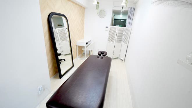 【JR新宿駅2分】新宿西口駅10秒の超駅近🚶|地域最安🉐|電動昇降ベット|洗練された清潔感のある内装|備品全て無料☘️|の写真5