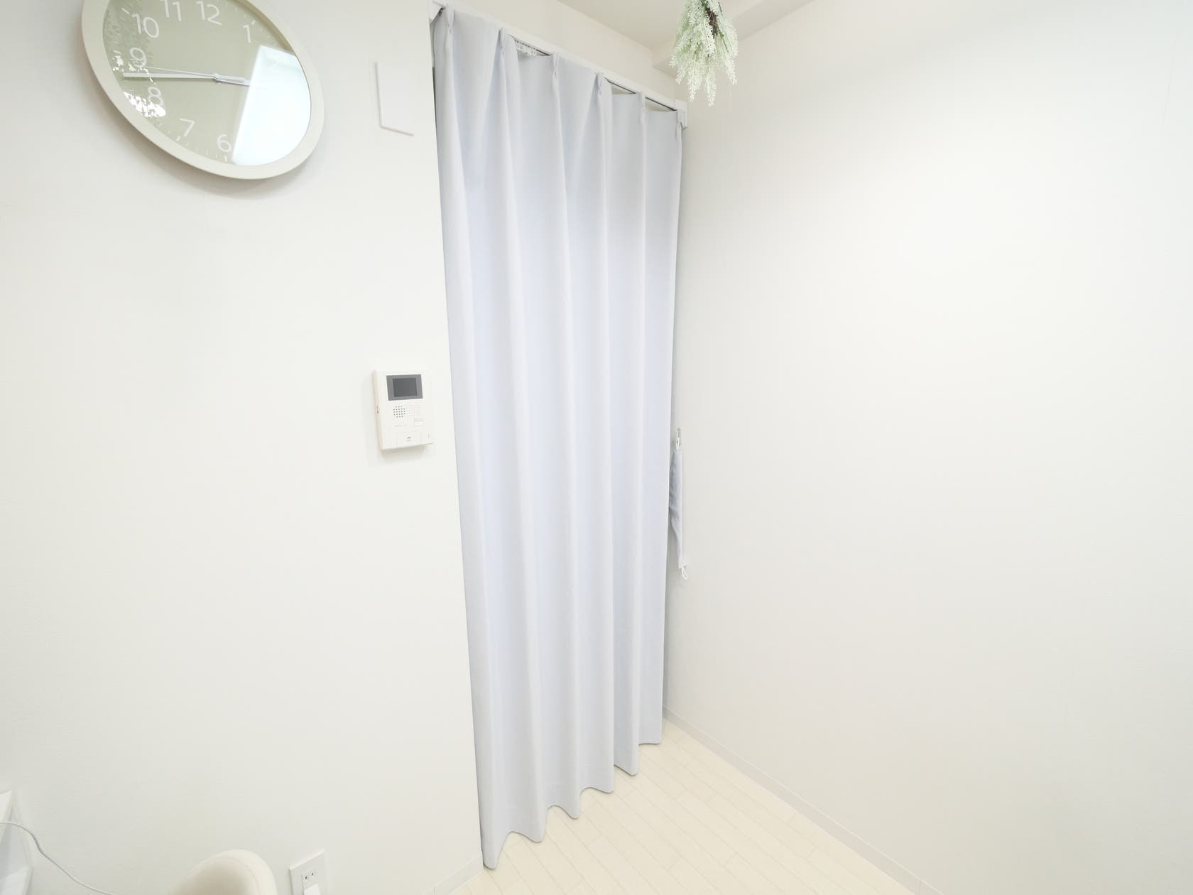 【JR新宿駅2分】新宿西口駅10秒の超駅近🚶｜地域最安🉐｜電動昇降ベット｜洗練された清潔感のある内装｜備品全て無料☘️｜の写真11