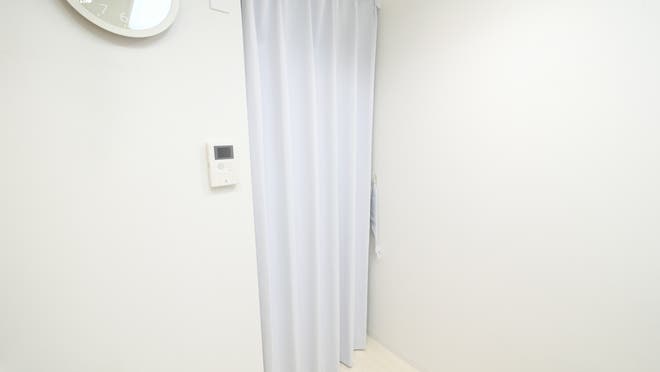 【JR新宿駅2分】新宿西口駅10秒の超駅近🚶|地域最安🉐|電動昇降ベット|洗練された清潔感のある内装|備品全て無料☘️|の写真11