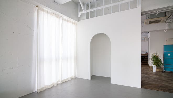 【湖北駅南口から徒歩約1分】アーチが特徴的な漆喰壁、シックな雰囲気が撮影できる壁が特徴的なスタジオの写真18