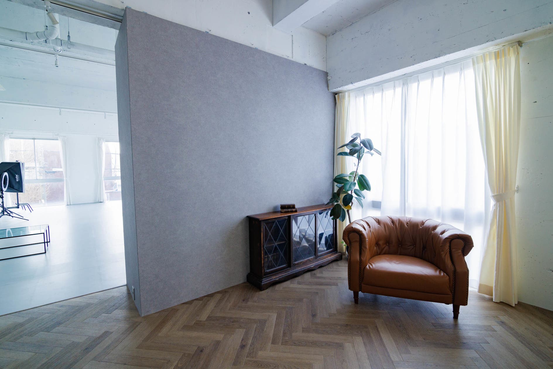 【湖北駅南口から徒歩約1分】アーチが特徴的な漆喰壁、シックな雰囲気が撮影できる壁が特徴的なスタジオの写真20