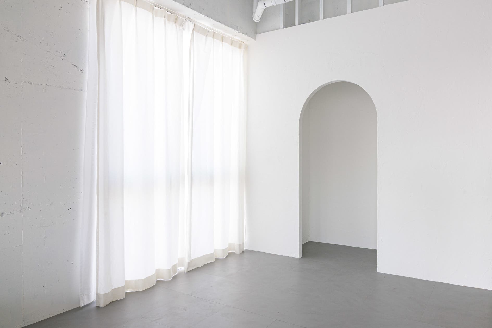 【湖北駅南口から徒歩約1分】アーチが特徴的な漆喰壁、シックな雰囲気が撮影できる壁が特徴的なスタジオの写真23