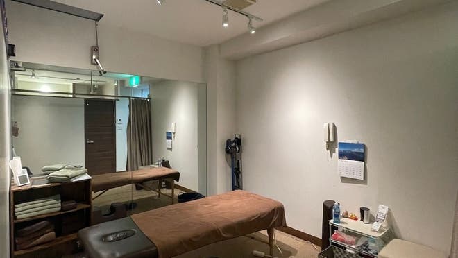 駅徒歩2分・1時間1,900円〜 フリーランス向け施術スペースの写真1