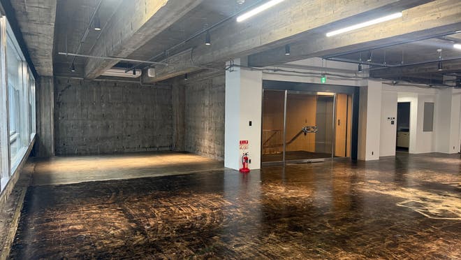 大阪本町駅近のコンクリートのレンタルスペースの写真2