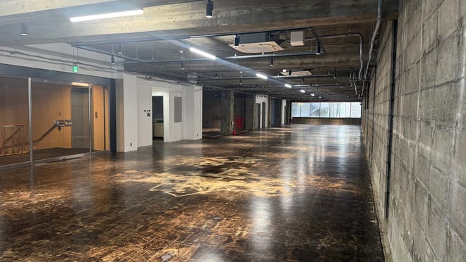 大阪本町駅近のコンクリートのレンタルスペースの写真3