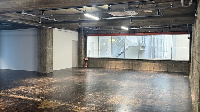 大阪本町駅近のコンクリートのレンタルスペースの写真11