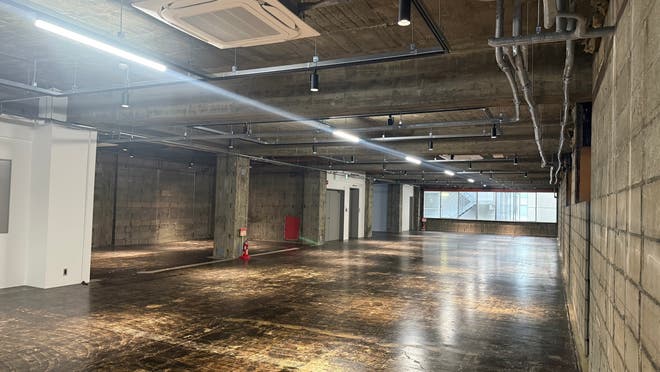 大阪本町駅近のコンクリートのレンタルスペースの写真4