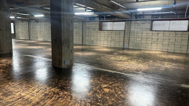 大阪本町駅近のコンクリートのレンタルスペースの写真7