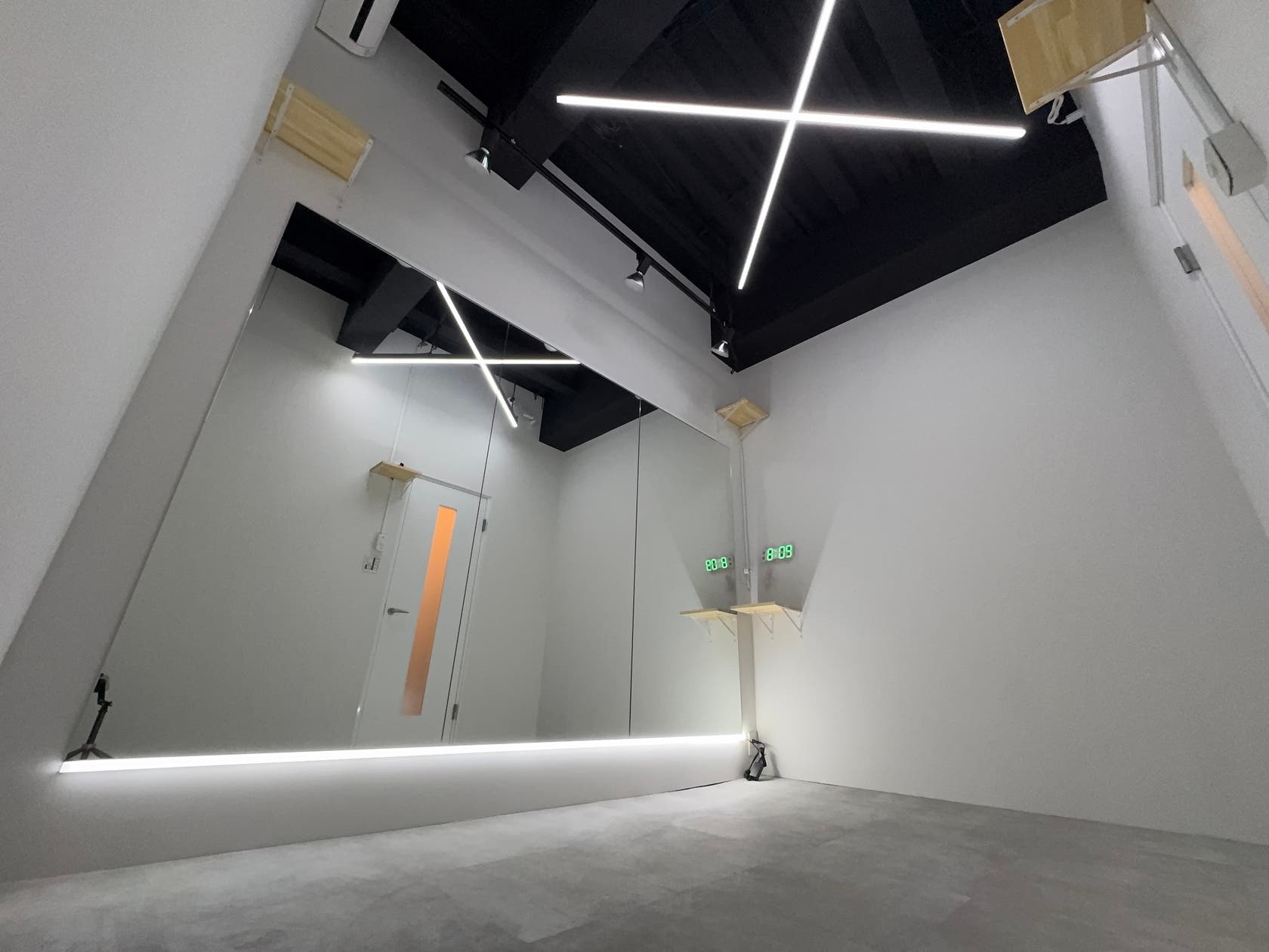 【通町筋/熊本中心部】 24時間OK・全室LED照明 ダンスレンタルスタジオBUZZ熊本【5st】の写真1