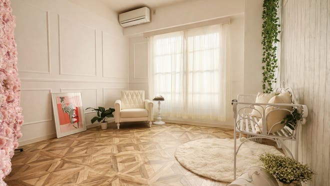 【渋谷・三軒茶屋エリア】駅2分|自然光×白壁×薔薇壁|背景7種類|手ぶら撮影OK|ポートレート・SNS・商品撮影に最適の写真1