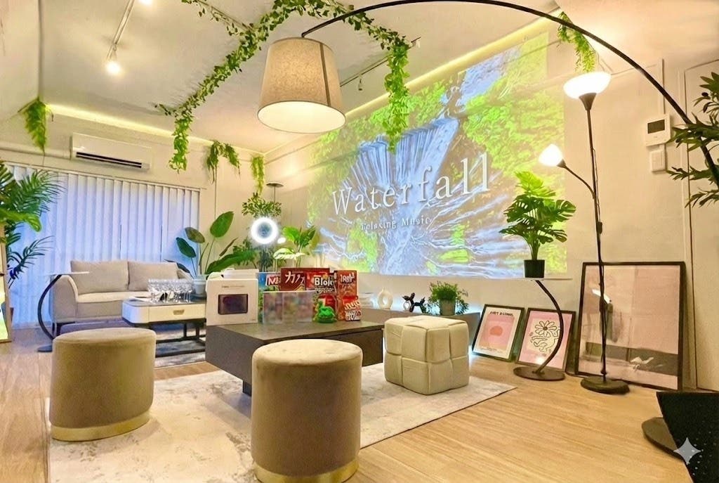 池袋駅徒歩5分🚶‍♂️最大12名◎交流会・懇親会に最適✨女子会・推し活🍃映画鑑賞🎥コスプレ撮影📷自然光×ポートレート🌟の写真4