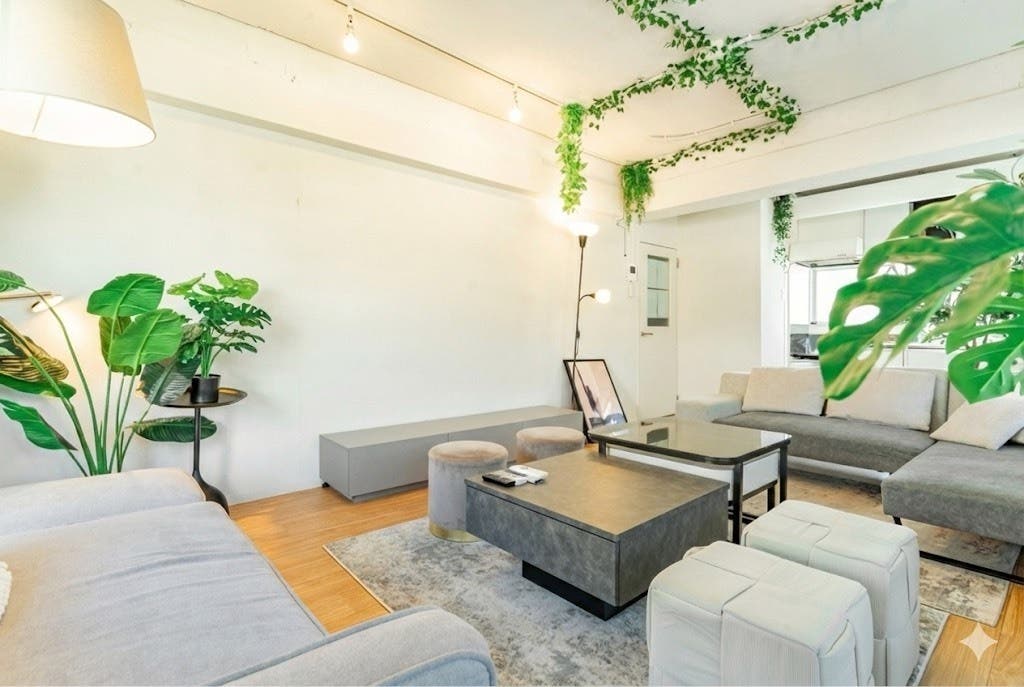 池袋駅徒歩5分🚶‍♂️最大12名◎交流会・懇親会に最適✨女子会・推し活🍃映画鑑賞🎥コスプレ撮影📷自然光×ポートレート🌟の写真9