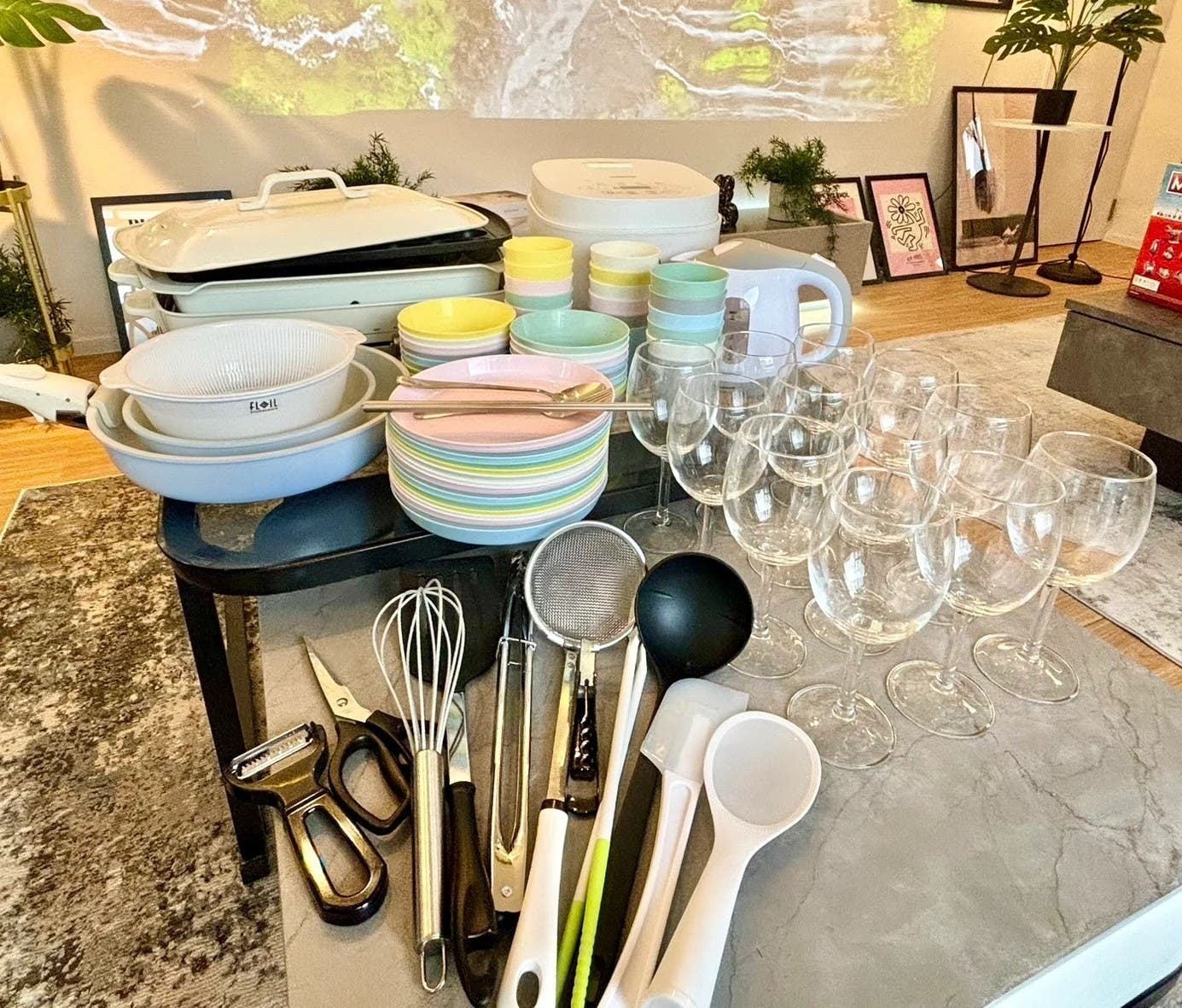 池袋駅徒歩5分🚶‍♂️最大12名◎交流会・懇親会に最適✨女子会・推し活🍃映画鑑賞🎥コスプレ撮影📷自然光×ポートレート🌟の写真11