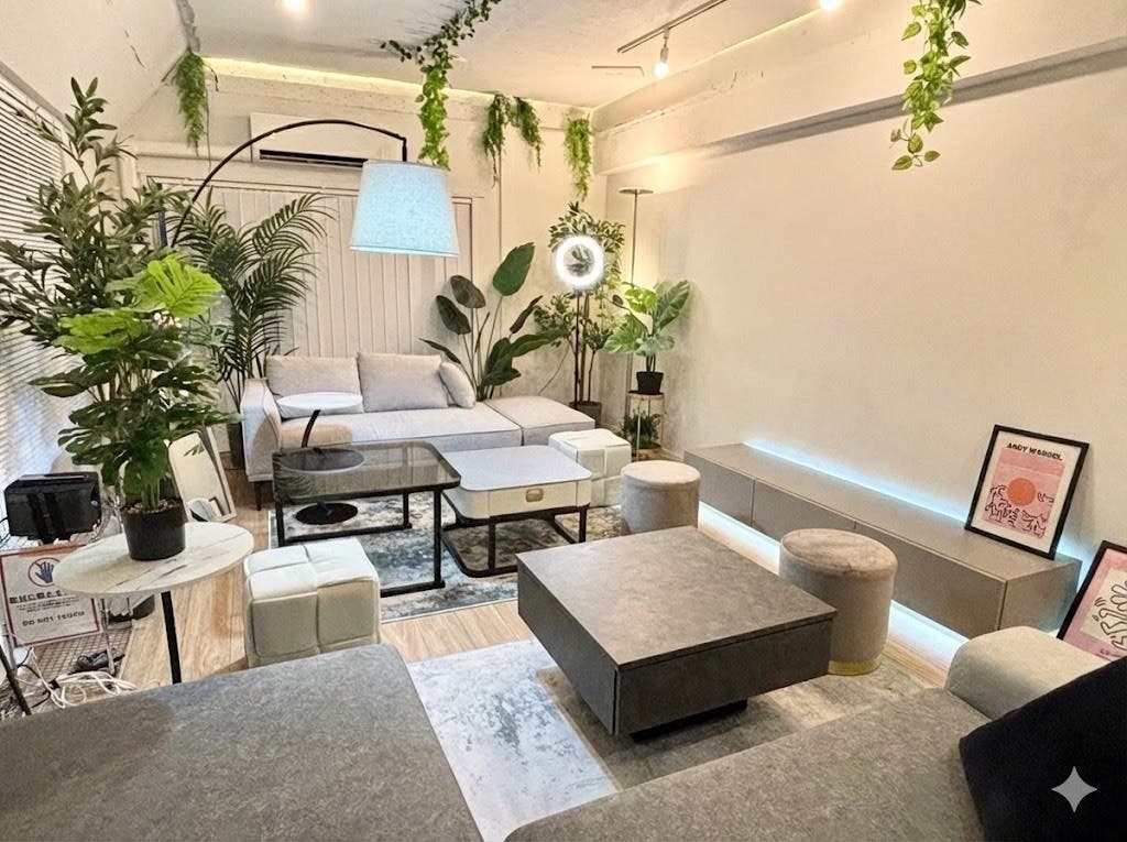 池袋駅徒歩5分🚶‍♂️最大12名◎交流会・懇親会に最適✨女子会・推し活🍃映画鑑賞🎥コスプレ撮影📷自然光×ポートレート🌟の写真18