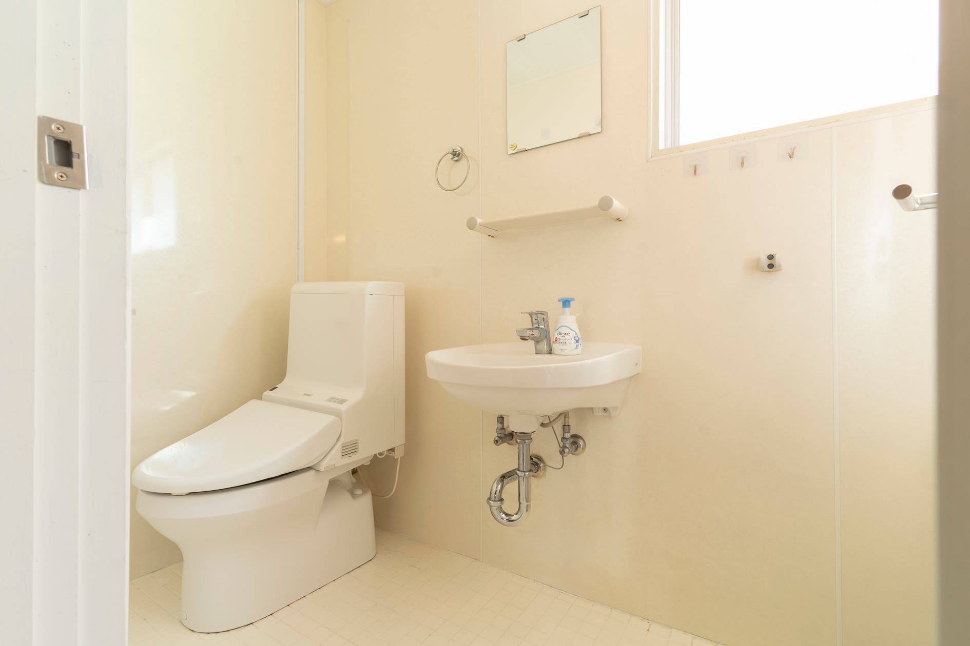 池袋駅徒歩5分🚶‍♂️最大12名◎交流会・懇親会に最適✨女子会・推し活🍃映画鑑賞🎥コスプレ撮影📷自然光×ポートレート🌟の写真23