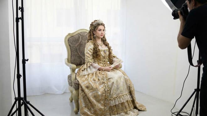 ストロボ等使用無料! カメラ一つで撮影が出来る本格フォトスタジオ!白ホリ背景紙・10パターンの無料背景布無料提供!路面店!の写真8