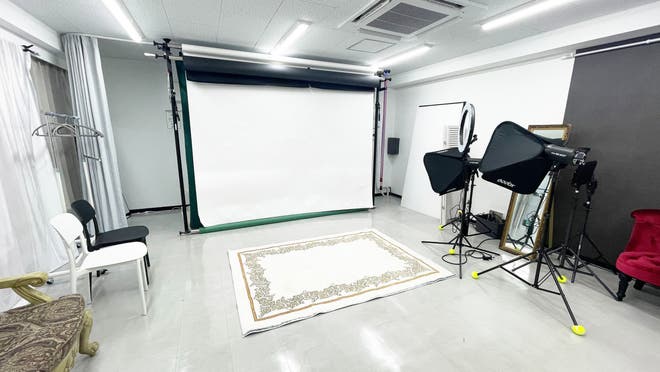 ストロボ等使用無料! カメラ一つで撮影が出来る本格フォトスタジオ!白ホリ背景紙・10パターンの無料背景布無料提供!路面店!の写真4