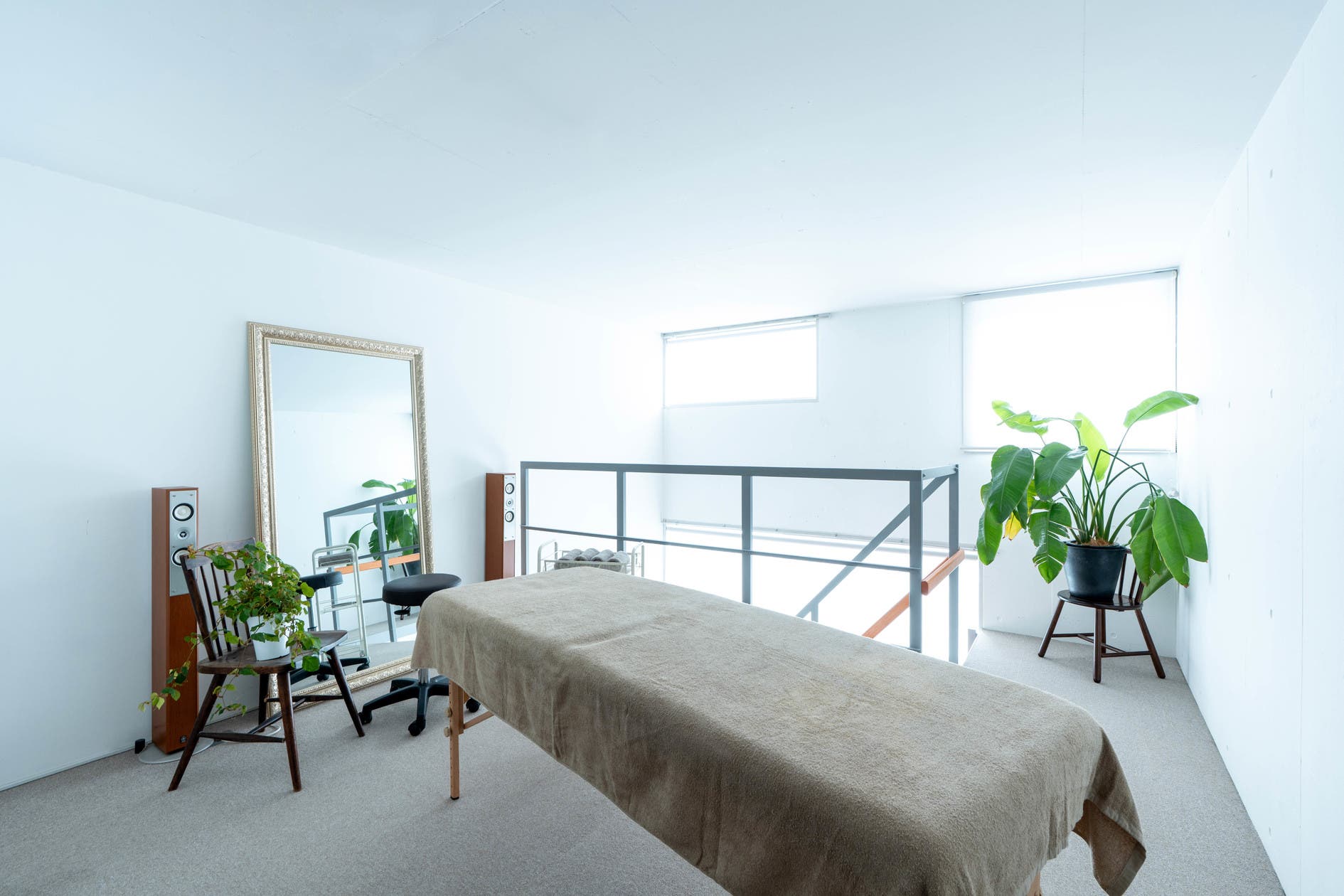 札幌市円山宮ヶ丘に位置する好立地！　周辺環境も良く広々とした空間で清潔感抜群！　エステや撮影、スクールなど幅広く対応可能ですの写真1