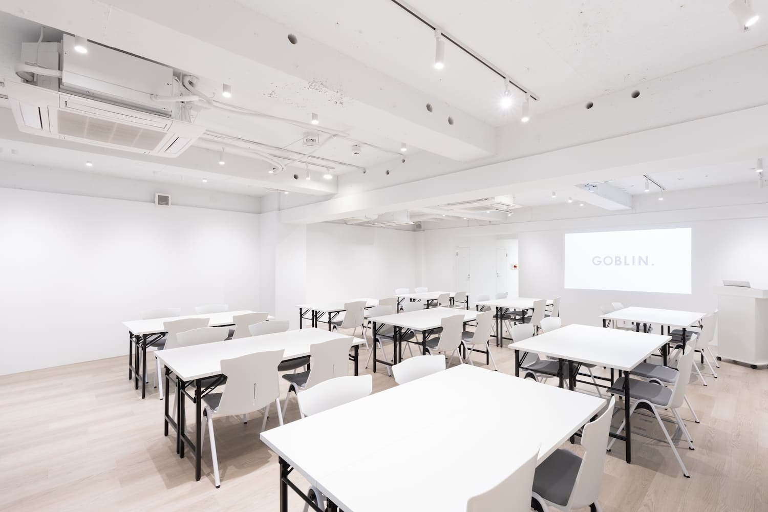 【原宿駅より徒歩7分・北参道駅から徒歩6分/ 北参道店 ROADSIDE】ポップアップショップやイベントにおすすめの路面スペースの写真1