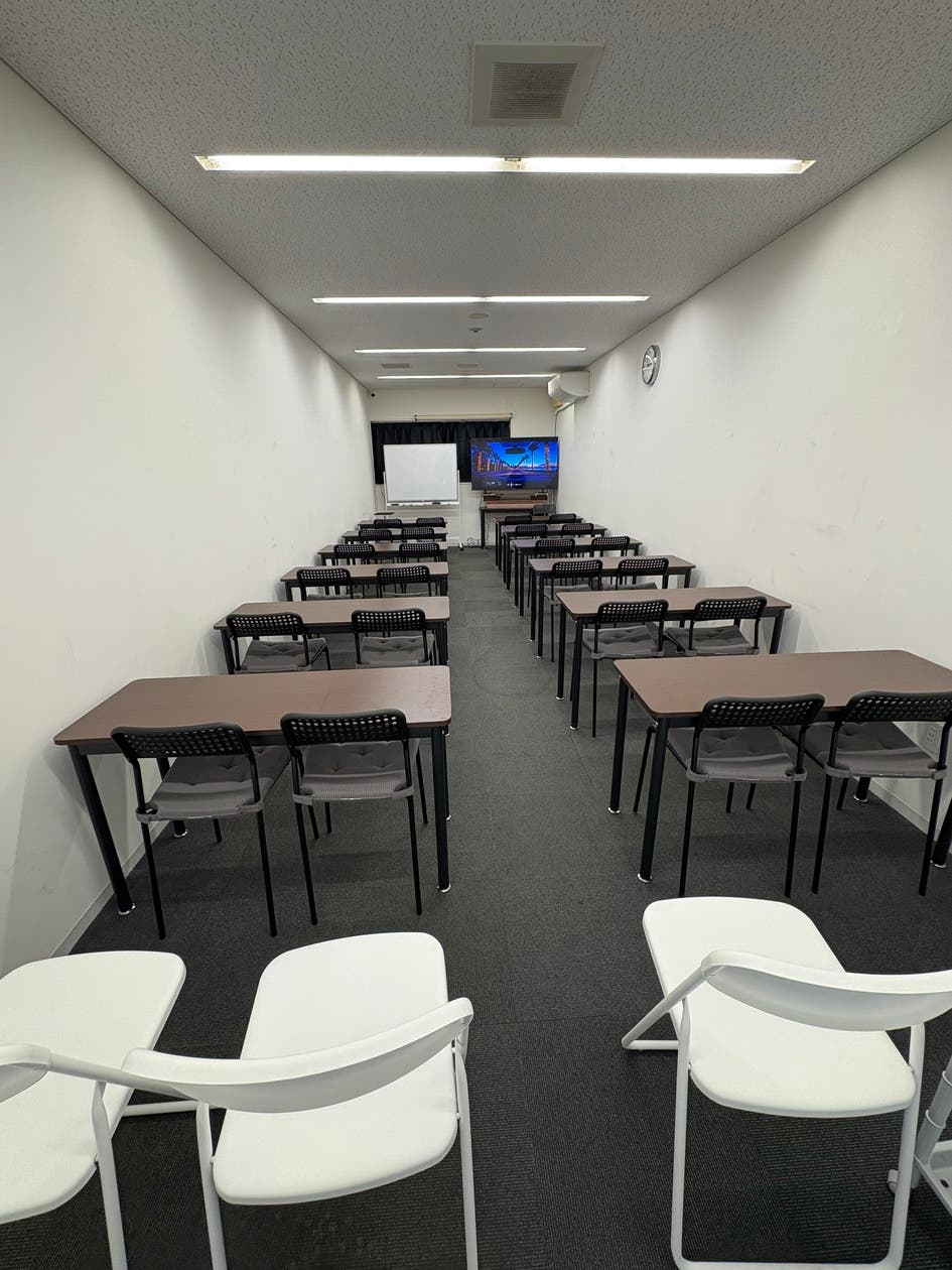 【三ノ宮駅から近い！設備全て無料！】会議・セミナー・研修・商談・最大30名＋Wi-Fi・65インチTVモニター完備の写真1