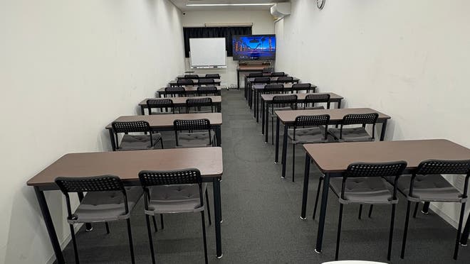 【三ノ宮駅から近い!設備全て無料!】会議・セミナー・研修・商談・最大30名+Wi-Fi・65インチTVモニター完備の写真1