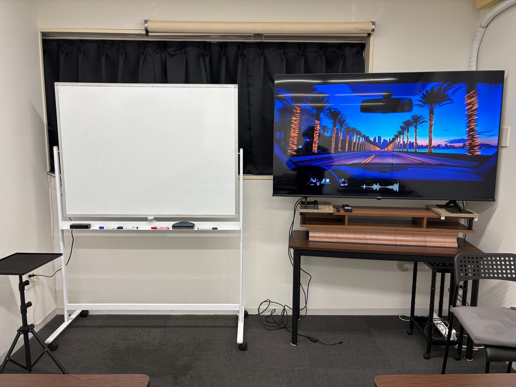 【三ノ宮駅から近い！設備全て無料！】会議・セミナー・研修・商談・最大30名＋Wi-Fi・65インチTVモニター完備の写真2