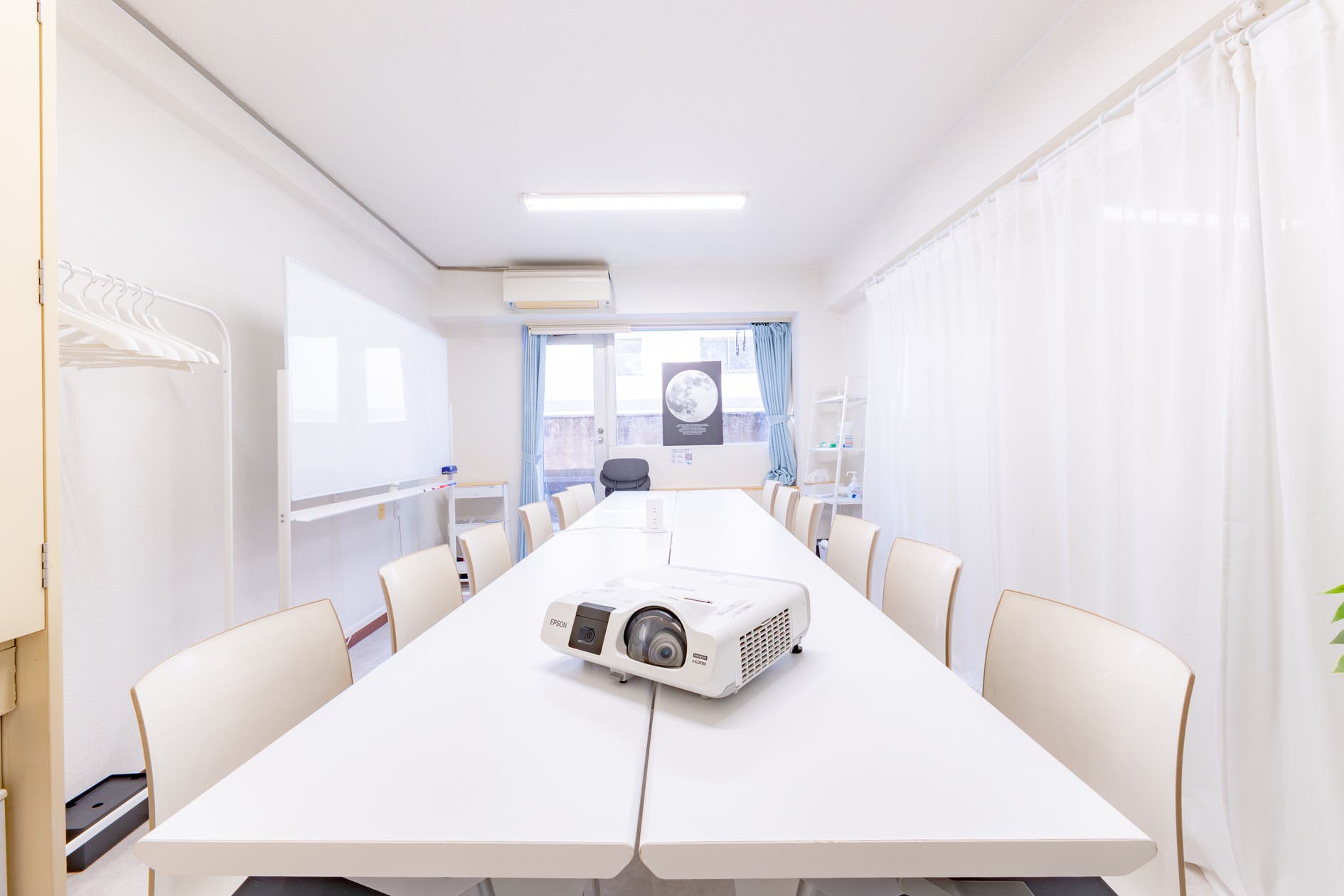 【名古屋栄にオープン！！】サカエチカ13番出口(中日ビル前)から徒歩3分！街中で便利な会議室です！！の写真1