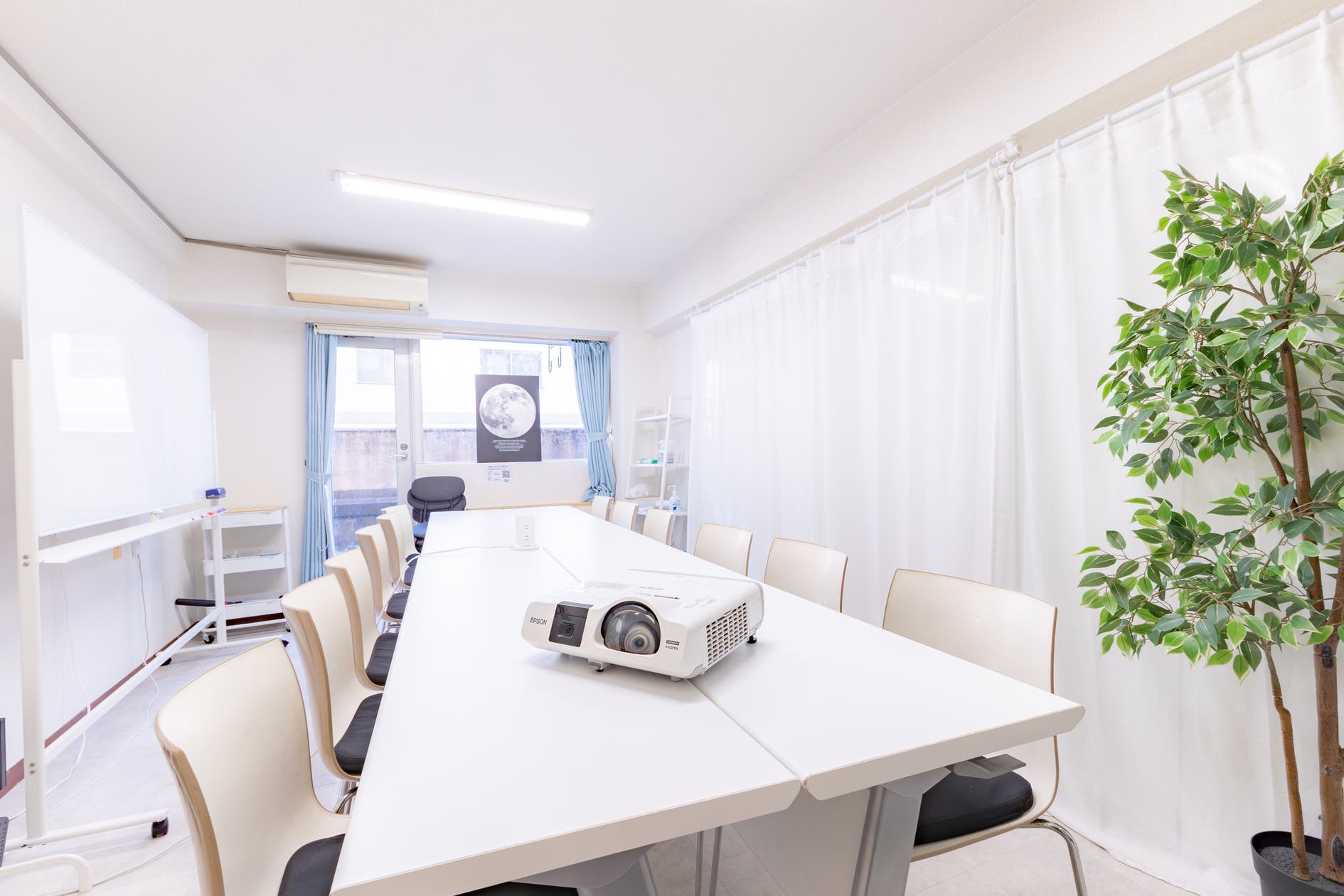 【名古屋栄にオープン！！】サカエチカ13番出口(中日ビル前)から徒歩3分！街中で便利な会議室です！！の写真2