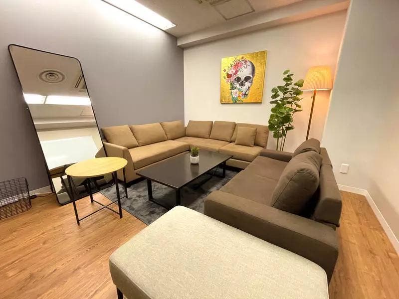 駅直結！横浜駅徒歩30秒｜最大7名｜ビジネス、懇親会の利用に最適！ルーム『シナモン』※旧4Hの写真1