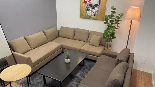 駅直結!横浜駅徒歩30秒|最大7名|ビジネス、懇親会の利用に最適!ルーム『シナモン』※旧4Hの写真2