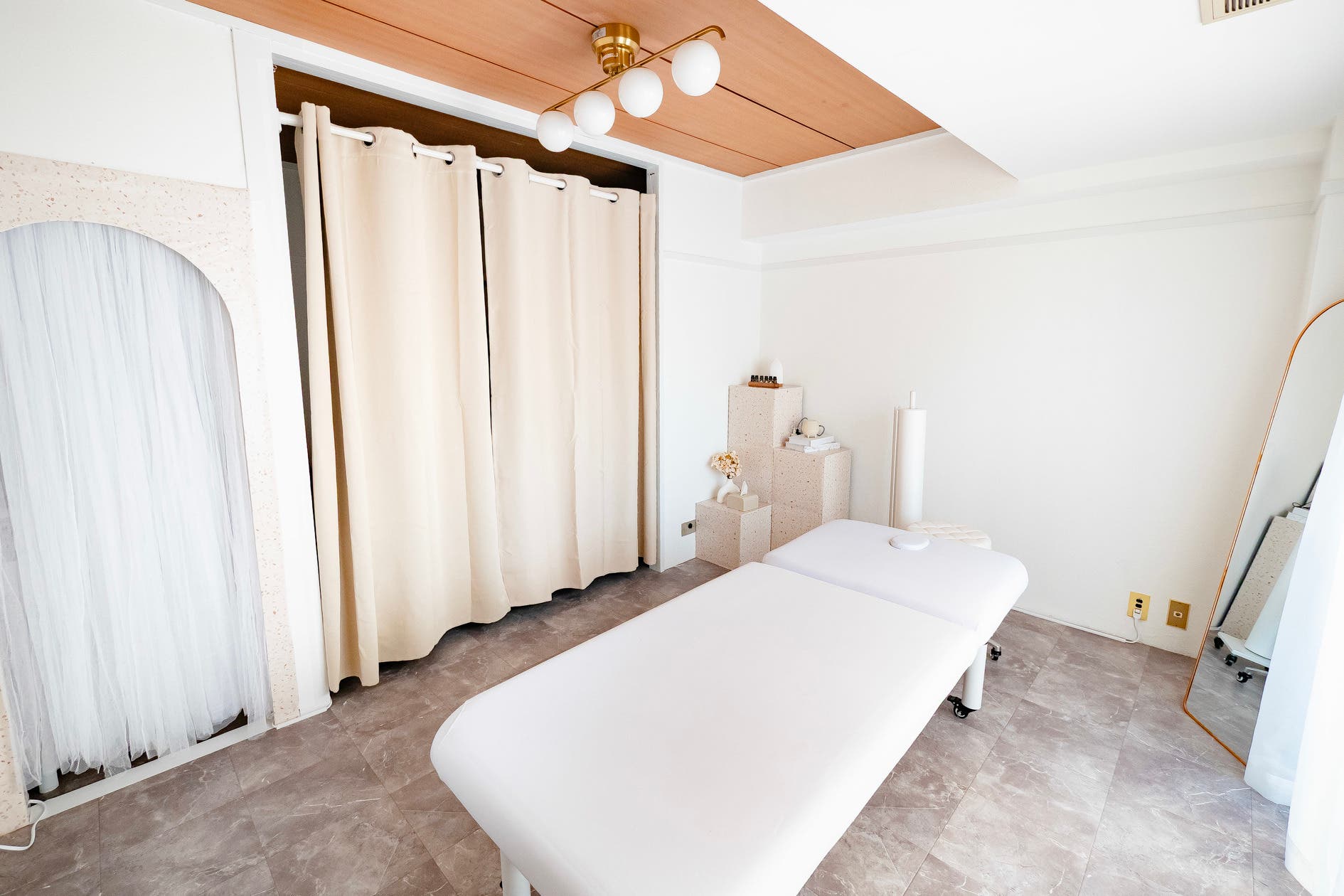 《OPENセール中🎉》【大塚徒歩1分】完全個室レンタルサロン✨エステ・整体・ネイル・撮影｜見学受付中｜備品充実｜調光ライトの写真4