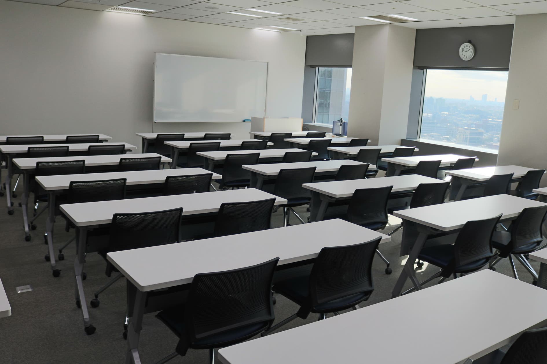 新宿駅A1出口直結 | 7日前までキャンセル無料【セミナールーム1 / アビタス】スタッフ常駐・高品質の写真3