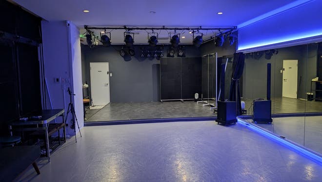 ステージ付きスタジオでダンス等の練習、リハーサル、撮影に!の写真3