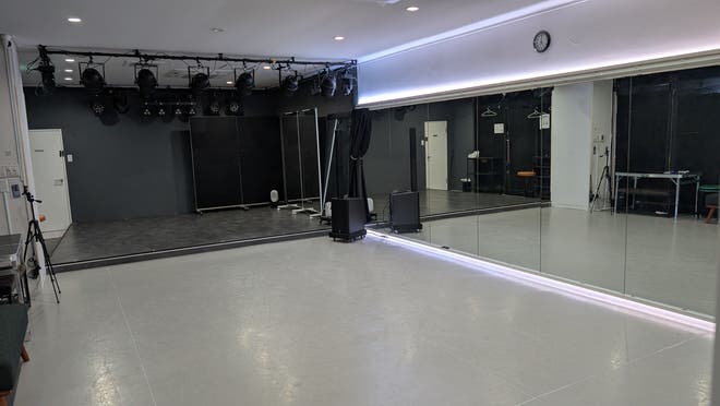 ステージ付きスタジオでダンス等の練習、リハーサル、撮影に!の写真4