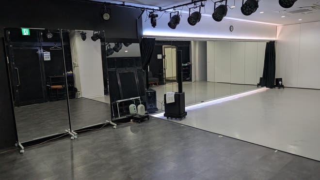 ステージ付きスタジオでダンス等の練習、リハーサル、撮影に!の写真2