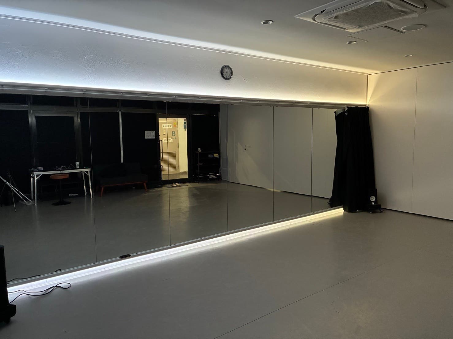 ステージ付きスタジオでダンス等の練習、リハーサル、撮影に！の写真6