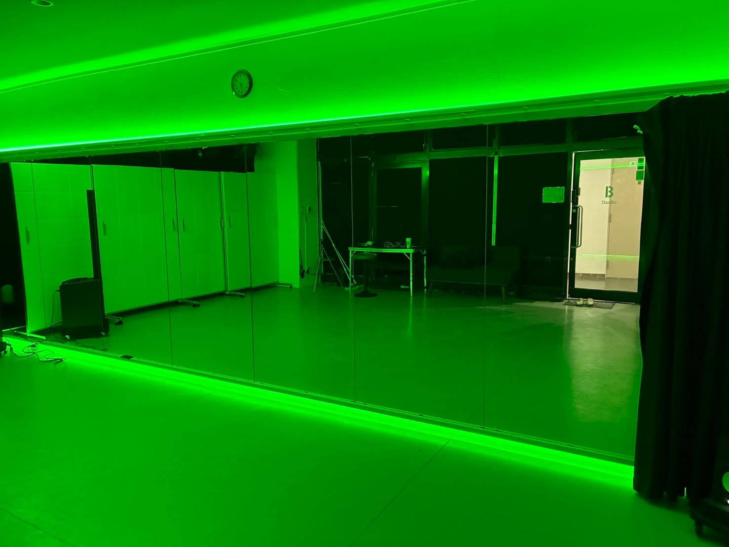 ステージ付きスタジオでダンス等の練習、リハーサル、撮影に！の写真5