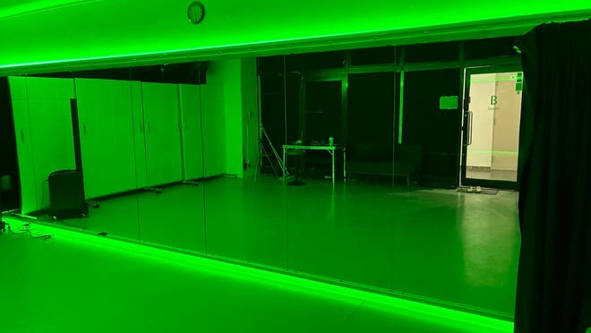 ステージ付きスタジオでダンス等の練習、リハーサル、撮影に!の写真5