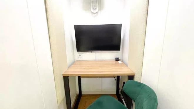 〈駅直結!横浜駅徒歩30秒|1名個室〉作業や勉強、面接、ゲーム、オンラインMTGに最適な『防音室01』の写真3