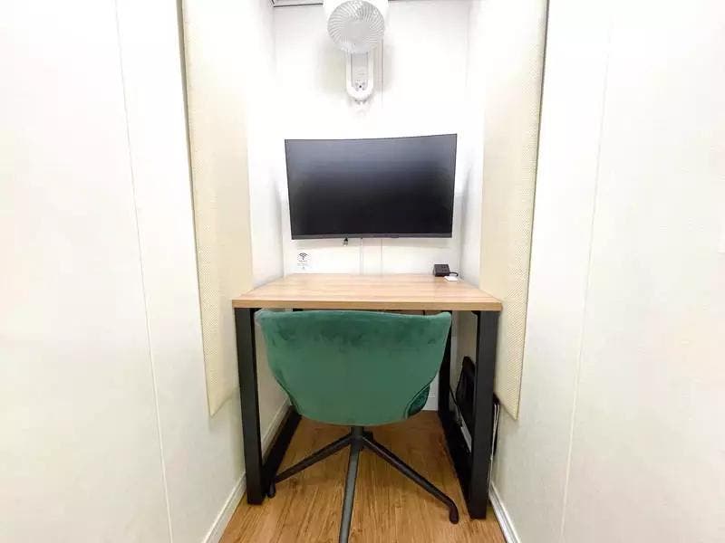 〈駅直結！横浜駅徒歩30秒｜1名個室〉作業や勉強、面接、ゲーム、オンラインMTGに最適な『防音室01』の写真6