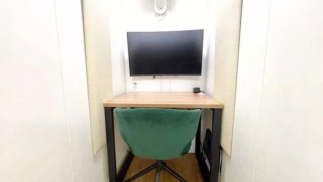 〈駅直結!横浜駅徒歩30秒|1名個室〉作業や勉強、面接、ゲーム、オンラインMTGに最適な『防音室02』の写真6