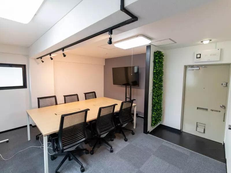 御茶ノ水徒歩4分・末広町徒歩7分｜最大6名｜ビジネス、パーティー、ボードゲームや女子会の利用に最適！の写真1