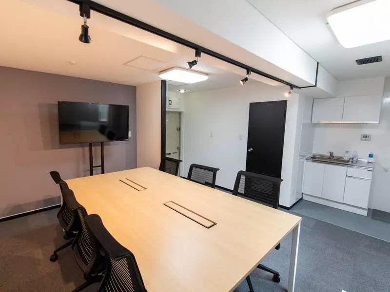 御茶ノ水徒歩4分・末広町徒歩7分｜最大6名｜ビジネス、パーティー、ボードゲームや女子会の利用に最適！の写真2