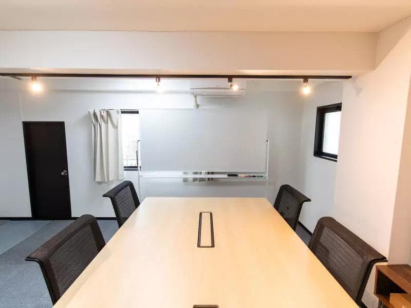 御茶ノ水徒歩4分・末広町徒歩7分｜最大6名｜ビジネス、パーティー、ボードゲームや女子会の利用に最適！の写真4